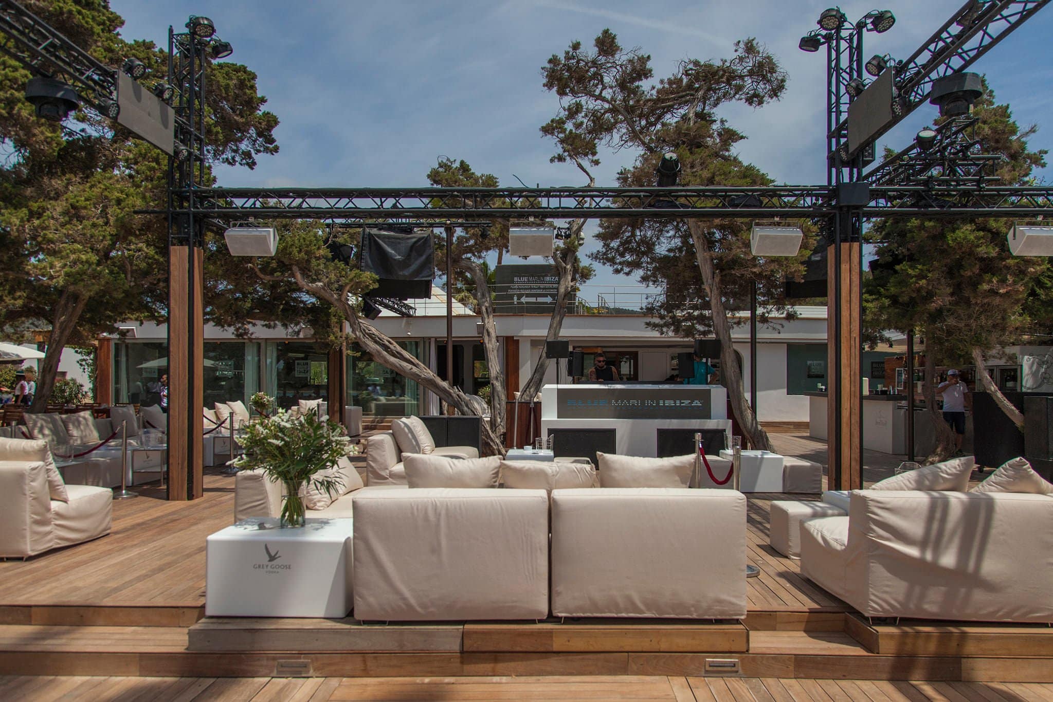 Top 10 Exclusive Beach Clubs: Discover the World's Most Luxurious ...